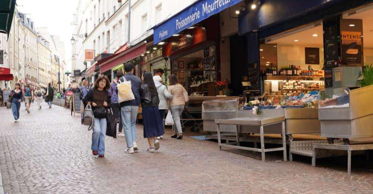 Stroll along the famous Mouffetard street in Paris